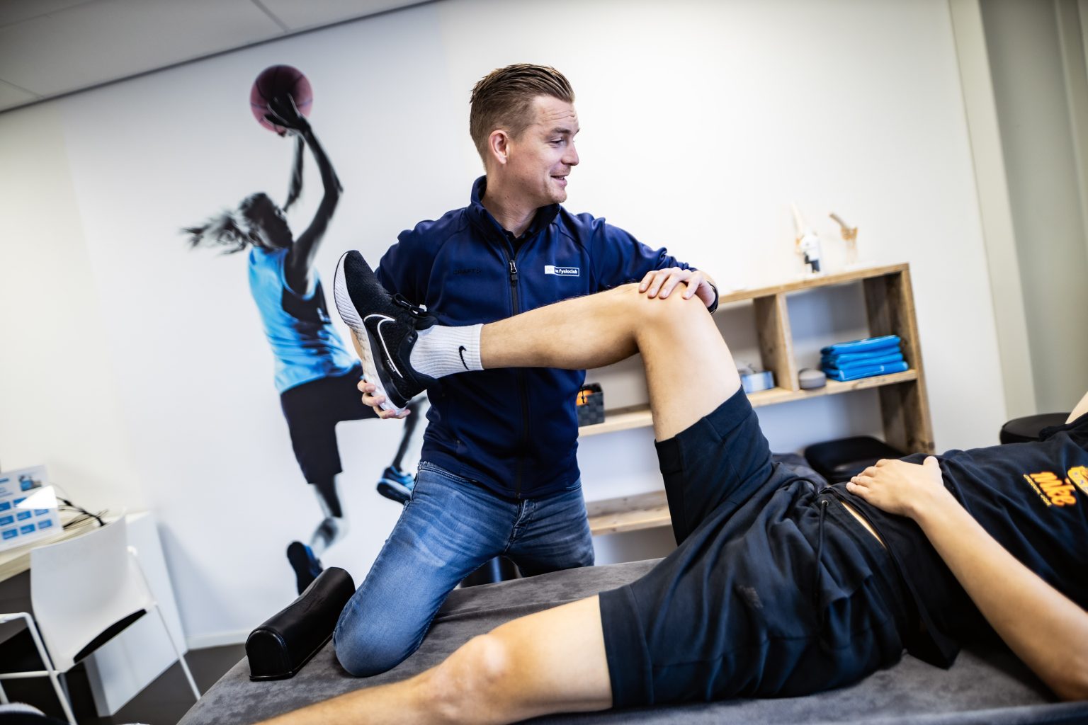 Bursitis in de knie behandelen met Fysiotherapie | De Fysioclub
